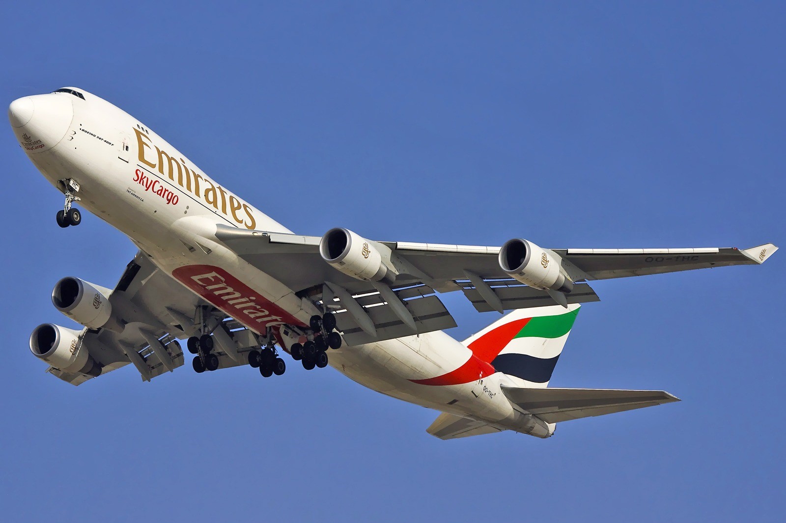 AACO | Emirates receives two 747-BDSFs